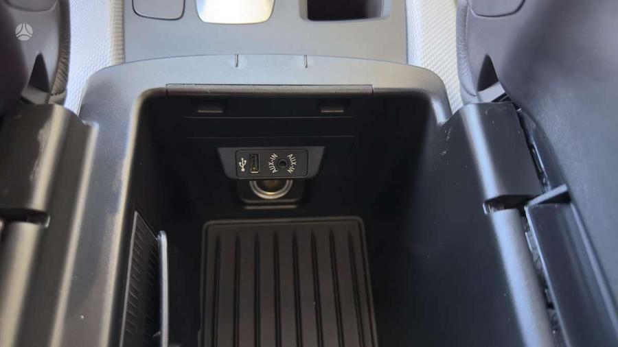Black BMW X5 2017 in Marijampole, with an engine capacity of 2.99 L and mileage of 160 thousand km for 24999 €, photo 33 on AUTOMOTO.COM.LV