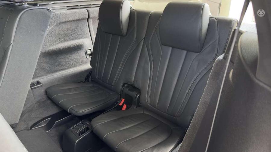 Black BMW X5 2017 in Marijampole, with an engine capacity of 2.99 L and mileage of 160 thousand km for 24999 €, photo 34 on AUTOMOTO.COM.LV