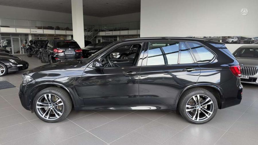 Black BMW X5 2017 in Marijampole, with an engine capacity of 2.99 L and mileage of 217 thousand km for 24999 €, photo 3 on AUTOMOTO.COM.LV
