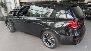 Black BMW X5 2017 in Marijampole, with an engine capacity of 2.99 L and mileage of 217 thousand km for 24999 €, photo 4 on AUTOMOTO.COM.LV