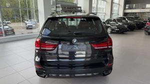 Black BMW X5 2017 in Marijampole, with an engine capacity of 2.99 L and mileage of 217 thousand km for 24999 €, photo 5 on AUTOMOTO.COM.LV