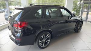 Black BMW X5 2017 in Marijampole, with an engine capacity of 2.99 L and mileage of 217 thousand km for 24999 €, photo 6 on AUTOMOTO.COM.LV