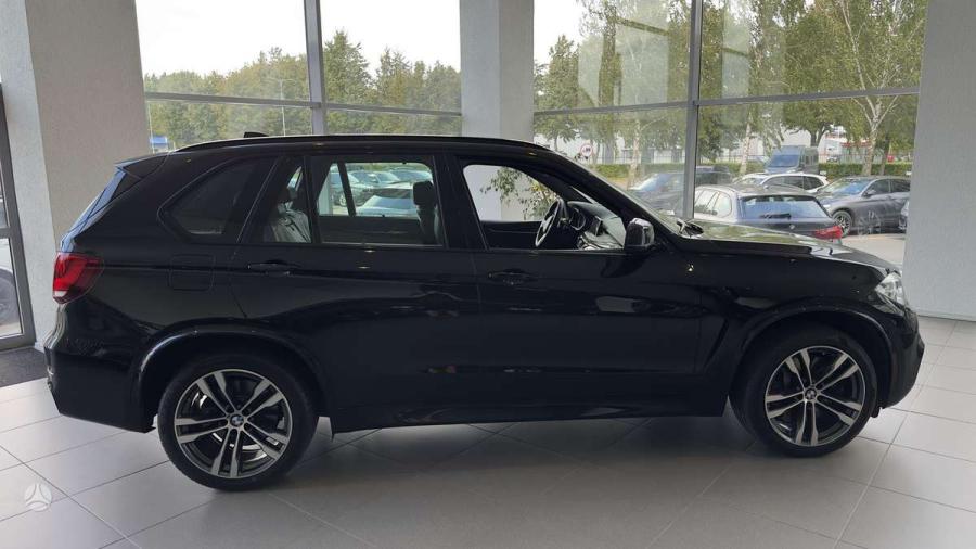 Black BMW X5 2017 in Marijampole, with an engine capacity of 2.99 L and mileage of 217 thousand km for 24999 €, photo 7 on AUTOMOTO.COM.LV