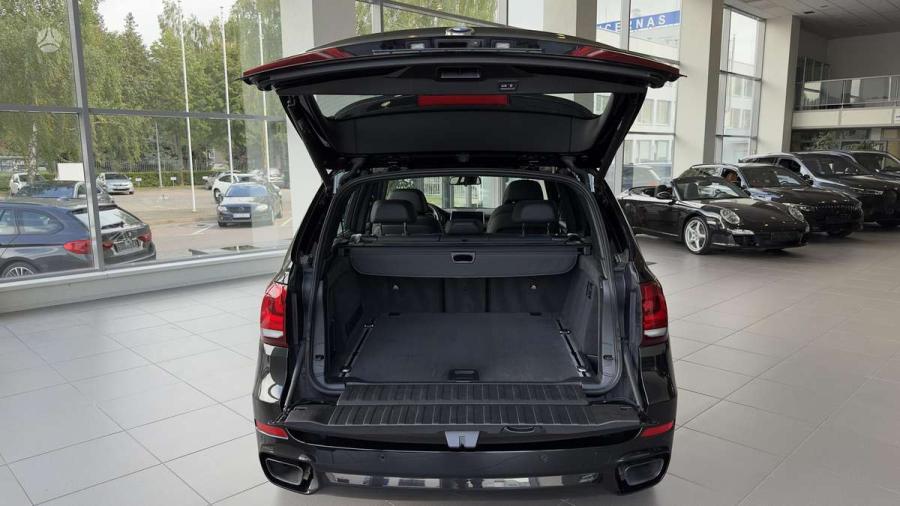 Black BMW X5 2017 in Marijampole, with an engine capacity of 2.99 L and mileage of 217 thousand km for 24999 €, photo 10 on AUTOMOTO.COM.LV