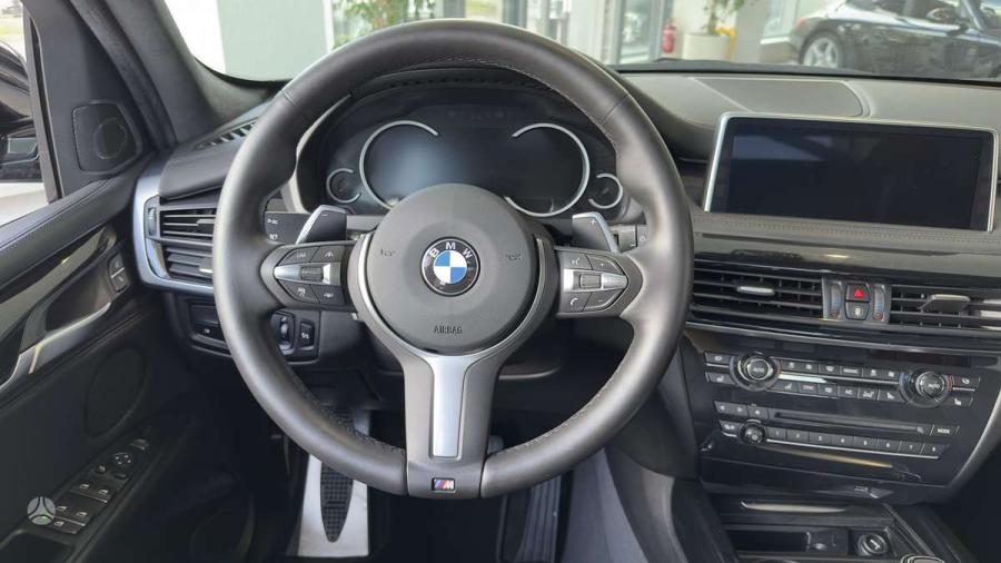 Black BMW X5 2017 in Marijampole, with an engine capacity of 2.99 L and mileage of 217 thousand km for 24999 €, photo 11 on AUTOMOTO.COM.LV