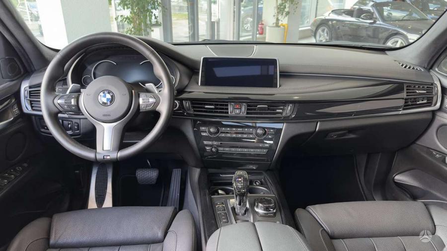 Black BMW X5 2017 in Marijampole, with an engine capacity of 2.99 L and mileage of 217 thousand km for 24999 €, photo 12 on AUTOMOTO.COM.LV