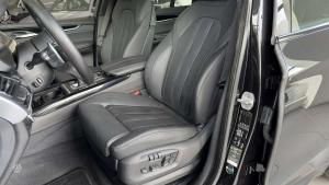 Black BMW X5 2017 in Marijampole, with an engine capacity of 2.99 L and mileage of 217 thousand km for 24999 €, photo 13 on AUTOMOTO.COM.LV