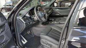 Black BMW X5 2017 in Marijampole, with an engine capacity of 2.99 L and mileage of 217 thousand km for 24999 €, photo 14 on AUTOMOTO.COM.LV