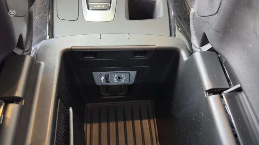 Black BMW X5 2017 in Marijampole, with an engine capacity of 2.99 L and mileage of 217 thousand km for 24999 €, photo 18 on AUTOMOTO.COM.LV