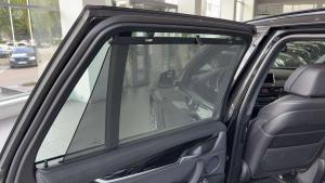 Black BMW X5 2017 in Marijampole, with an engine capacity of 2.99 L and mileage of 217 thousand km for 24999 €, photo 21 on AUTOMOTO.COM.LV