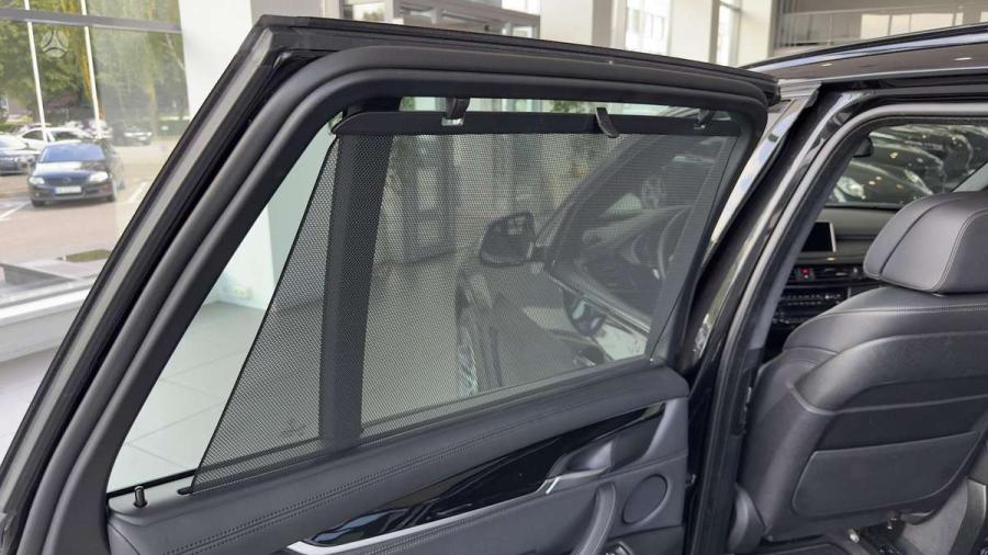 Black BMW X5 2017 in Marijampole, with an engine capacity of 2.99 L and mileage of 217 thousand km for 24999 €, photo 21 on AUTOMOTO.COM.LV