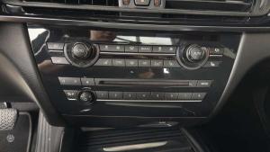 Black BMW X5 2017 in Marijampole, with an engine capacity of 2.99 L and mileage of 217 thousand km for 24999 €, photo 30 on AUTOMOTO.COM.LV