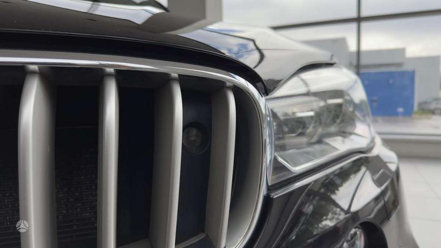 Black BMW X5 2017 in Marijampole, with an engine capacity of 2.99 L and mileage of 217 thousand km for 24999 €, photo 32 on AUTOMOTO.COM.LV