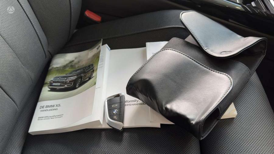 Black BMW X5 2017 in Marijampole, with an engine capacity of 2.99 L and mileage of 217 thousand km for 24999 €, photo 38 on AUTOMOTO.COM.LV