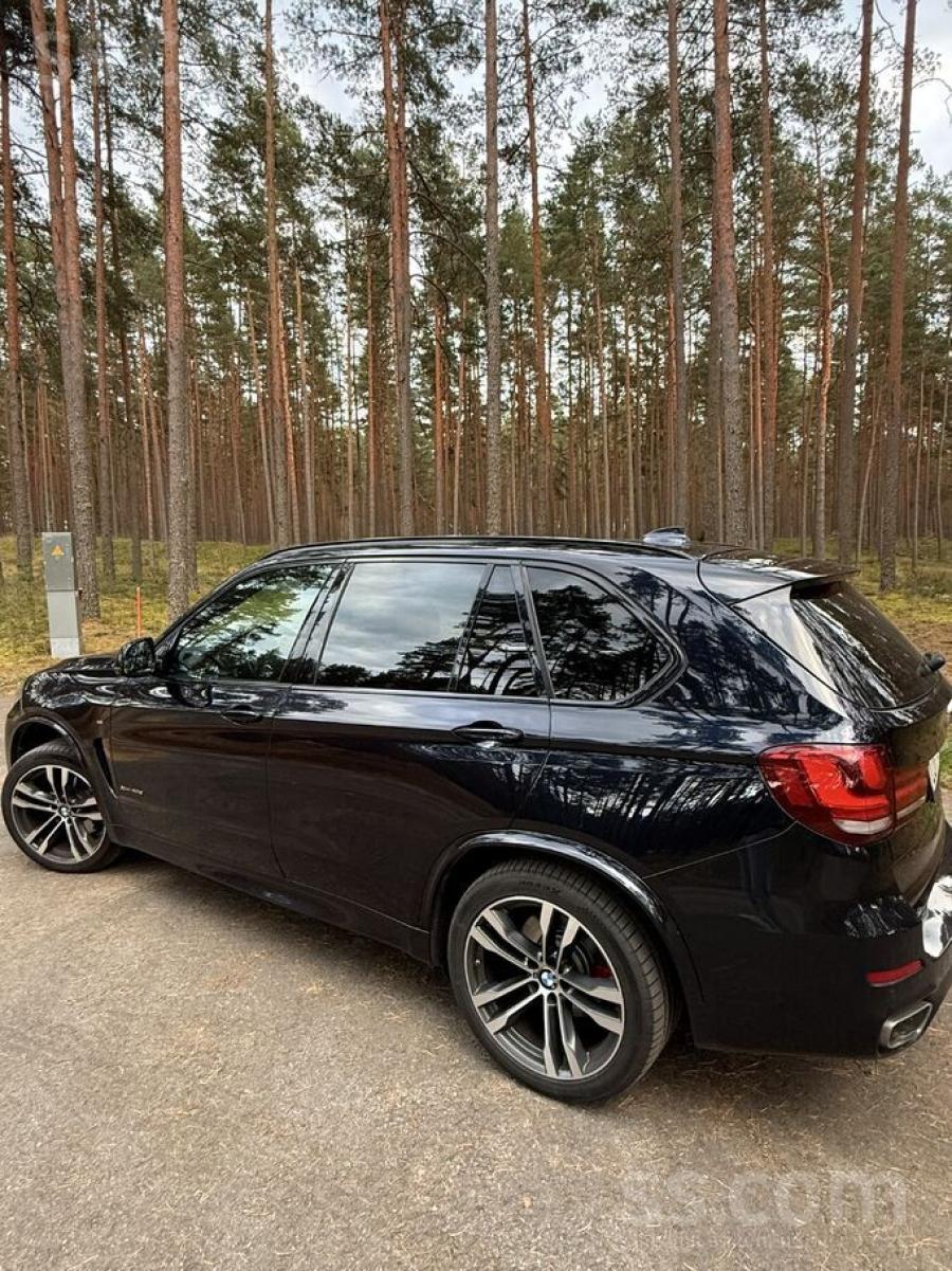 Black BMW X5 2017 in Riga, with an engine capacity of 3.00 L and mileage of 240 thousand km for 22900 €, photo 1 on AUTOMOTO.COM.LV