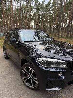 Black BMW X5 2017 in Riga, with an engine capacity of 3.00 L and mileage of 240 thousand km for 22900 €, photo 3 on AUTOMOTO.COM.LV