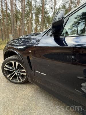 Black BMW X5 2017 in Riga, with an engine capacity of 3.00 L and mileage of 240 thousand km for 22900 €, photo 4 on AUTOMOTO.COM.LV