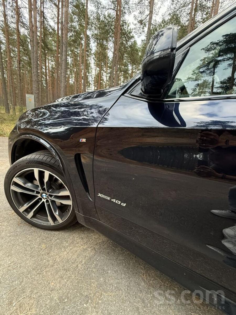 Black BMW X5 2017 in Riga, with an engine capacity of 3.00 L and mileage of 240 thousand km for 22900 €, photo 4 on AUTOMOTO.COM.LV