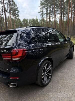 Black BMW X5 2017 in Riga, with an engine capacity of 3.00 L and mileage of 240 thousand km for 22900 €, photo 6 on AUTOMOTO.COM.LV