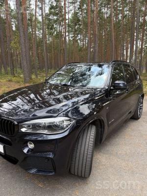 Black BMW X5 2017 in Riga, with an engine capacity of 3.00 L and mileage of 240 thousand km for 22900 €, photo 7 on AUTOMOTO.COM.LV