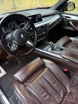 Black BMW X5 2017 in Riga, with an engine capacity of 3.00 L and mileage of 240 thousand km for 22900 €, photo 9 on AUTOMOTO.COM.LV