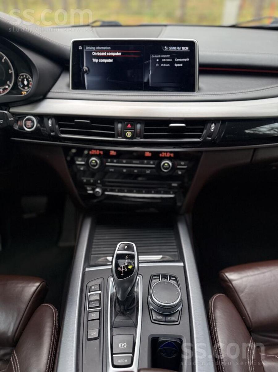 Black BMW X5 2017 in Riga, with an engine capacity of 3.00 L and mileage of 240 thousand km for 22900 €, photo 10 on AUTOMOTO.COM.LV