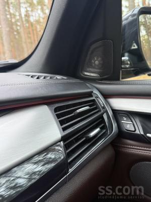 Black BMW X5 2017 in Riga, with an engine capacity of 3.00 L and mileage of 240 thousand km for 22900 €, photo 11 on AUTOMOTO.COM.LV