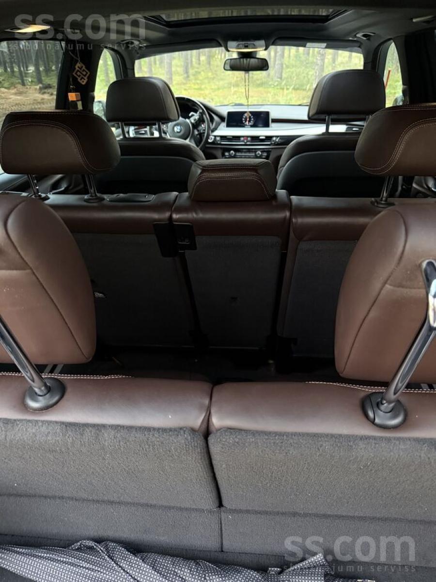 Black BMW X5 2017 in Riga, with an engine capacity of 3.00 L and mileage of 240 thousand km for 22900 €, photo 13 on AUTOMOTO.COM.LV