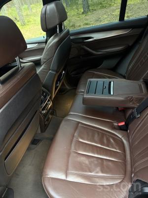 Black BMW X5 2017 in Riga, with an engine capacity of 3.00 L and mileage of 240 thousand km for 22900 €, photo 15 on AUTOMOTO.COM.LV