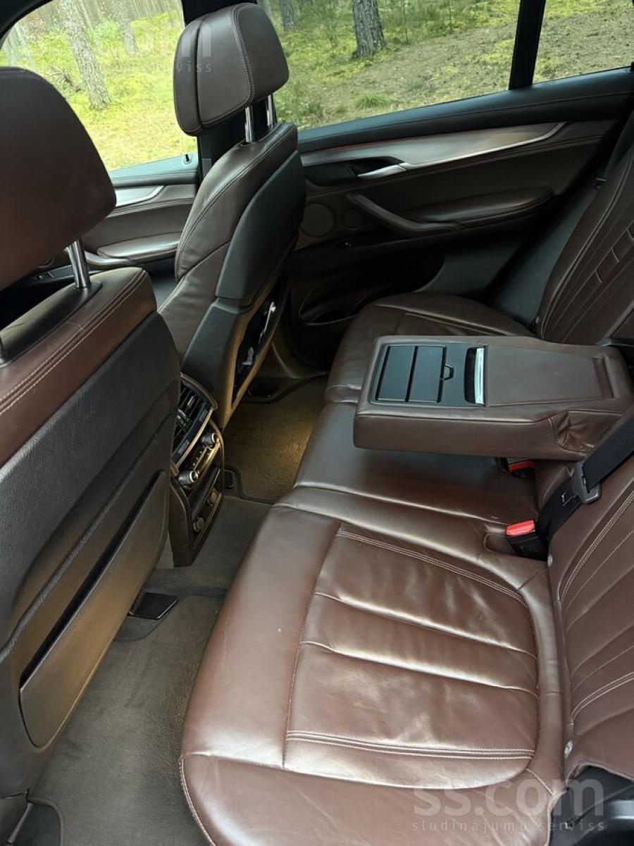 Black BMW X5 2017 in Riga, with an engine capacity of 3.00 L and mileage of 240 thousand km for 22900 €, photo 15 on AUTOMOTO.COM.LV