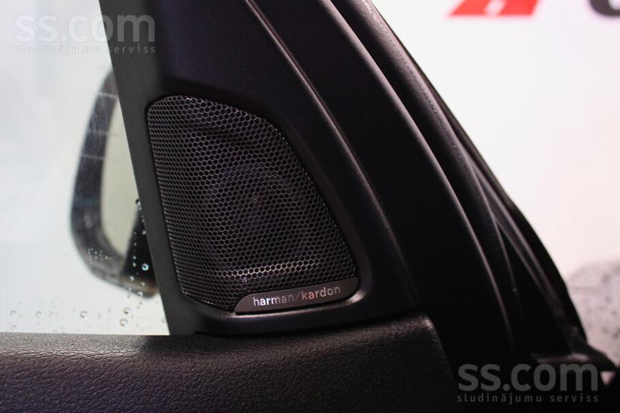 Black BMW X5 2017 in Riga, with an engine capacity of 3.00 L and mileage of 238 thousand km for 23900 €, photo 9 on AUTOMOTO.COM.LV