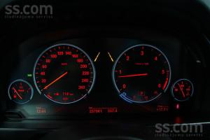 Black BMW X5 2017 in Riga, with an engine capacity of 3.00 L and mileage of 238 thousand km for 23900 €, photo 14 on AUTOMOTO.COM.LV