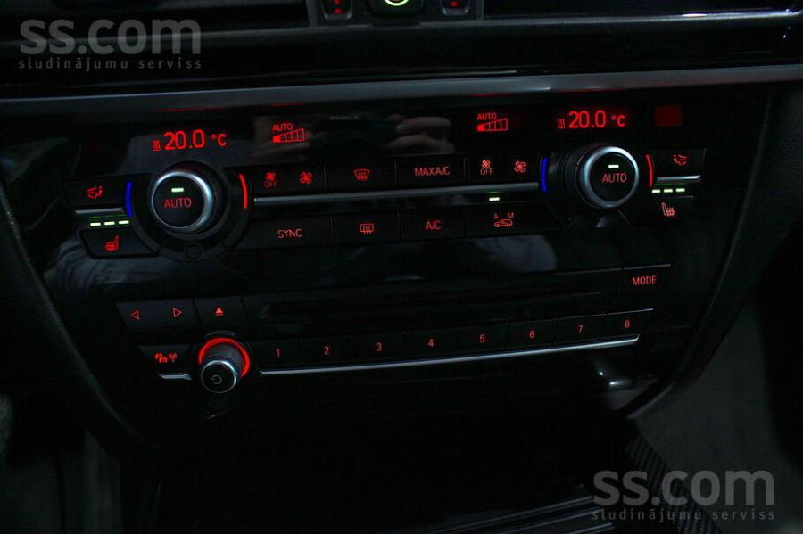 Black BMW X5 2017 in Riga, with an engine capacity of 3.00 L and mileage of 238 thousand km for 23900 €, photo 20 on AUTOMOTO.COM.LV