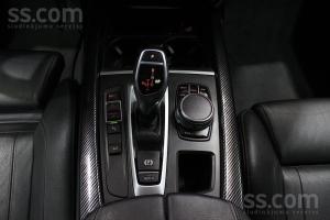 Black BMW X5 2017 in Riga, with an engine capacity of 3.00 L and mileage of 238 thousand km for 23900 €, photo 21 on AUTOMOTO.COM.LV