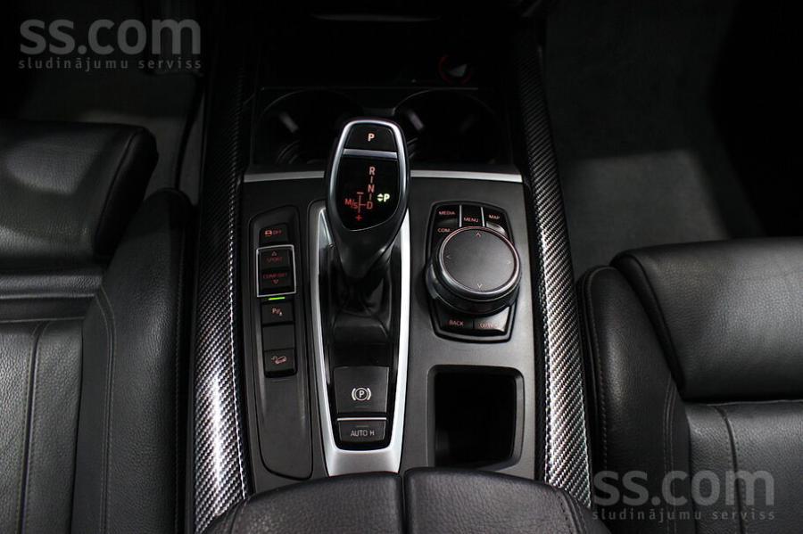 Black BMW X5 2017 in Riga, with an engine capacity of 3.00 L and mileage of 238 thousand km for 23900 €, photo 21 on AUTOMOTO.COM.LV