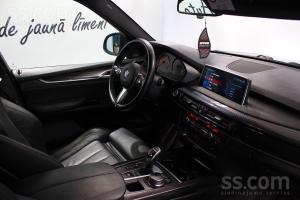 Black BMW X5 2017 in Riga, with an engine capacity of 3.00 L and mileage of 238 thousand km for 23900 €, photo 22 on AUTOMOTO.COM.LV