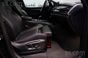Black BMW X5 2017 in Riga, with an engine capacity of 3.00 L and mileage of 238 thousand km for 23900 €, photo 23 on AUTOMOTO.COM.LV