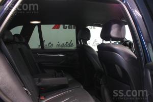 Black BMW X5 2017 in Riga, with an engine capacity of 3.00 L and mileage of 238 thousand km for 23900 €, photo 26 on AUTOMOTO.COM.LV