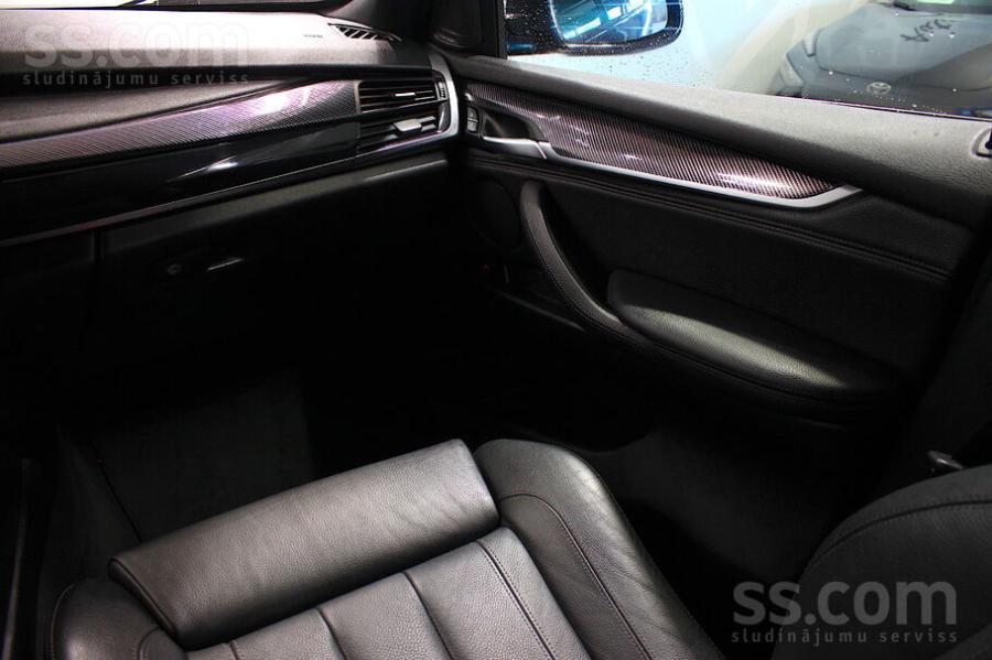 Black BMW X5 2017 in Riga, with an engine capacity of 3.00 L and mileage of 238 thousand km for 23900 €, photo 31 on AUTOMOTO.COM.LV