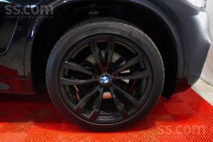 Black BMW X5 2017 in Riga, with an engine capacity of 3.00 L and mileage of 238 thousand km for 23900 €, photo 34 on AUTOMOTO.COM.LV
