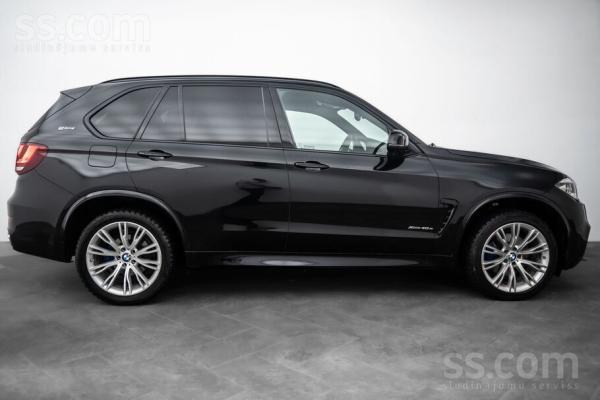 Black BMW X5 2017 in Tallinn, with an engine capacity of 2.00 L and mileage of 126 thousand km for 23999 €, photo 7 on AUTOMOTO.COM.LV