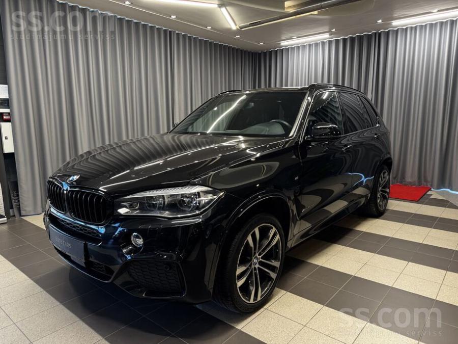 Black BMW X5 2018 in Riga, with an engine capacity of 3.00 L and mileage of 267 thousand km for 27900 €, photo 1 on AUTOMOTO.COM.LV