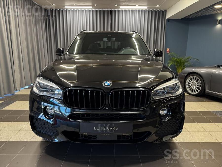 Black BMW X5 2018 in Riga, with an engine capacity of 3.00 L and mileage of 267 thousand km for 27900 €, photo 2 on AUTOMOTO.COM.LV