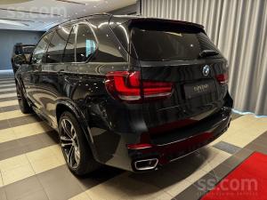 Black BMW X5 2018 in Riga, with an engine capacity of 3.00 L and mileage of 267 thousand km for 27900 €, photo 4 on AUTOMOTO.COM.LV