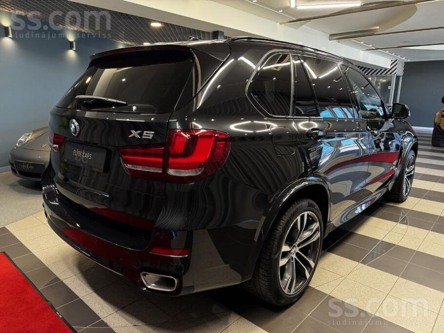Black BMW X5 2018 in Riga, with an engine capacity of 3.00 L and mileage of 267 thousand km for 27900 €, photo 5 on AUTOMOTO.COM.LV