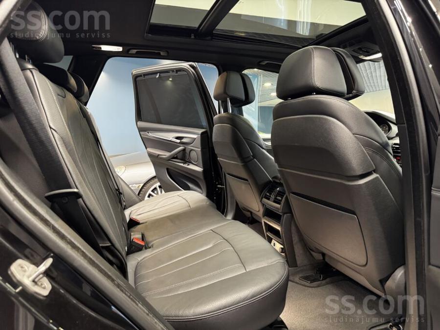 Black BMW X5 2018 in Riga, with an engine capacity of 3.00 L and mileage of 267 thousand km for 27900 €, photo 26 on AUTOMOTO.COM.LV