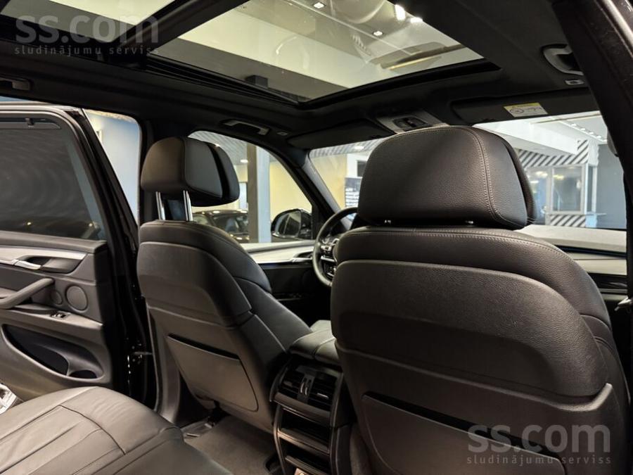 Black BMW X5 2018 in Riga, with an engine capacity of 3.00 L and mileage of 267 thousand km for 27900 €, photo 30 on AUTOMOTO.COM.LV