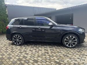 Melns BMW X5 2018 Bauska, ar dzinēja tilpumu 3.00 L un nobraukumu 0 tūkst. km par 27800 €, foto 4 vietnē AUTOMOTO.COM.LV