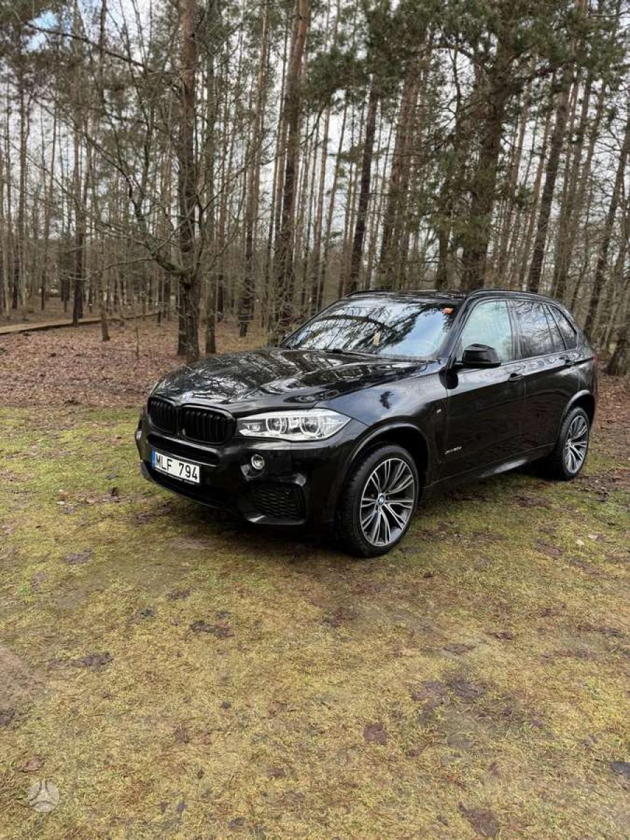 Black BMW X5 2018 in Panevezys, with an engine capacity of 2.99 L and mileage of 190 thousand km for 26400 €, photo 1 on AUTOMOTO.COM.LV