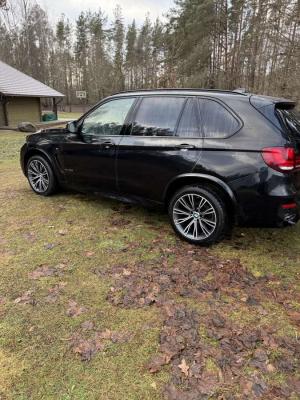 Black BMW X5 2018 in Panevezys, with an engine capacity of 2.99 L and mileage of 190 thousand km for 26400 €, photo 2 on AUTOMOTO.COM.LV